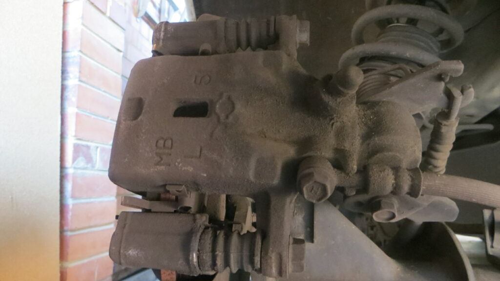 2000 – 2003 Nissan Maxima rear brakes | Repair Your Own Car